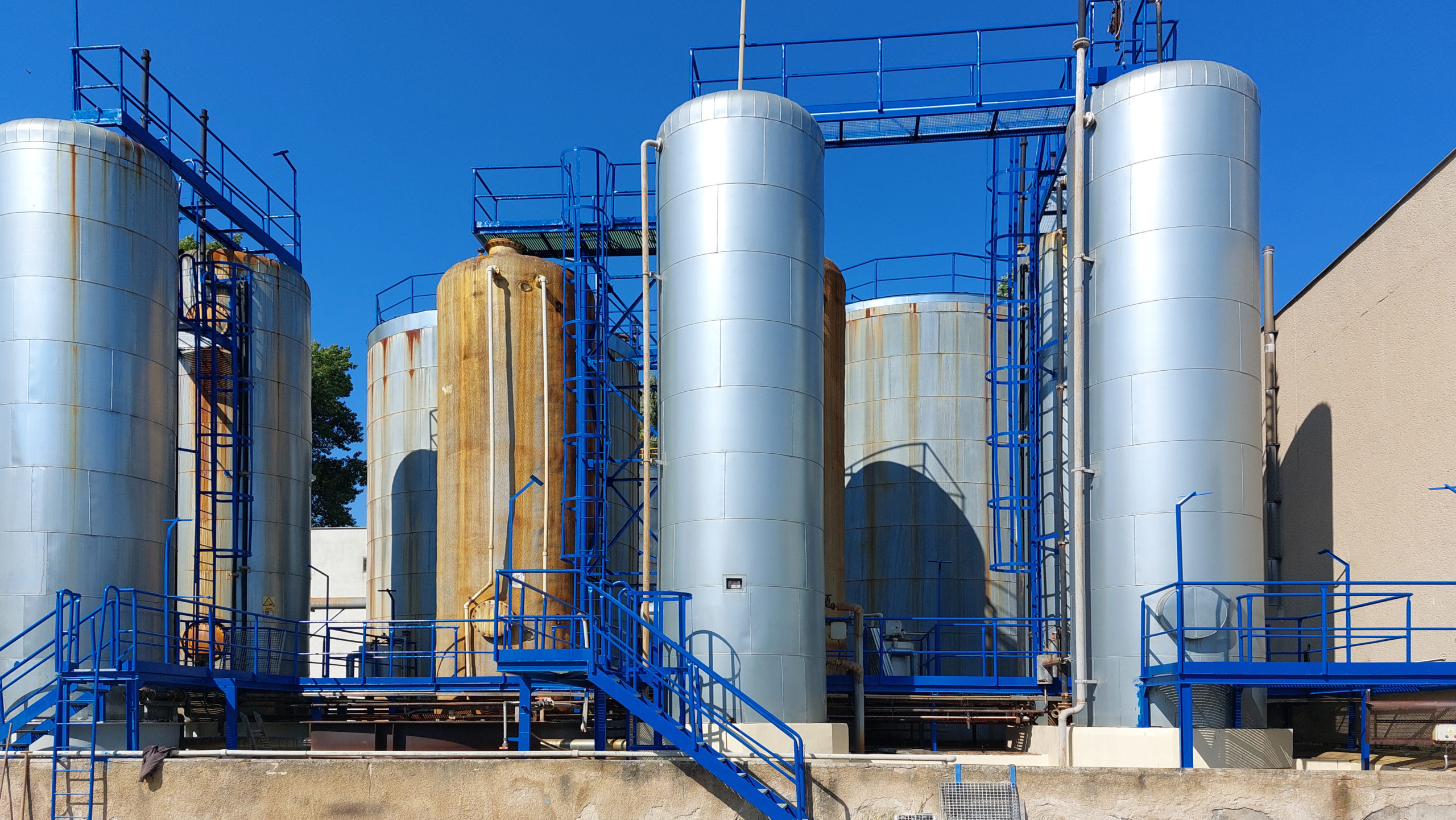 Protection of concrete sumps for hydrochloric acid and ferric chloride ...