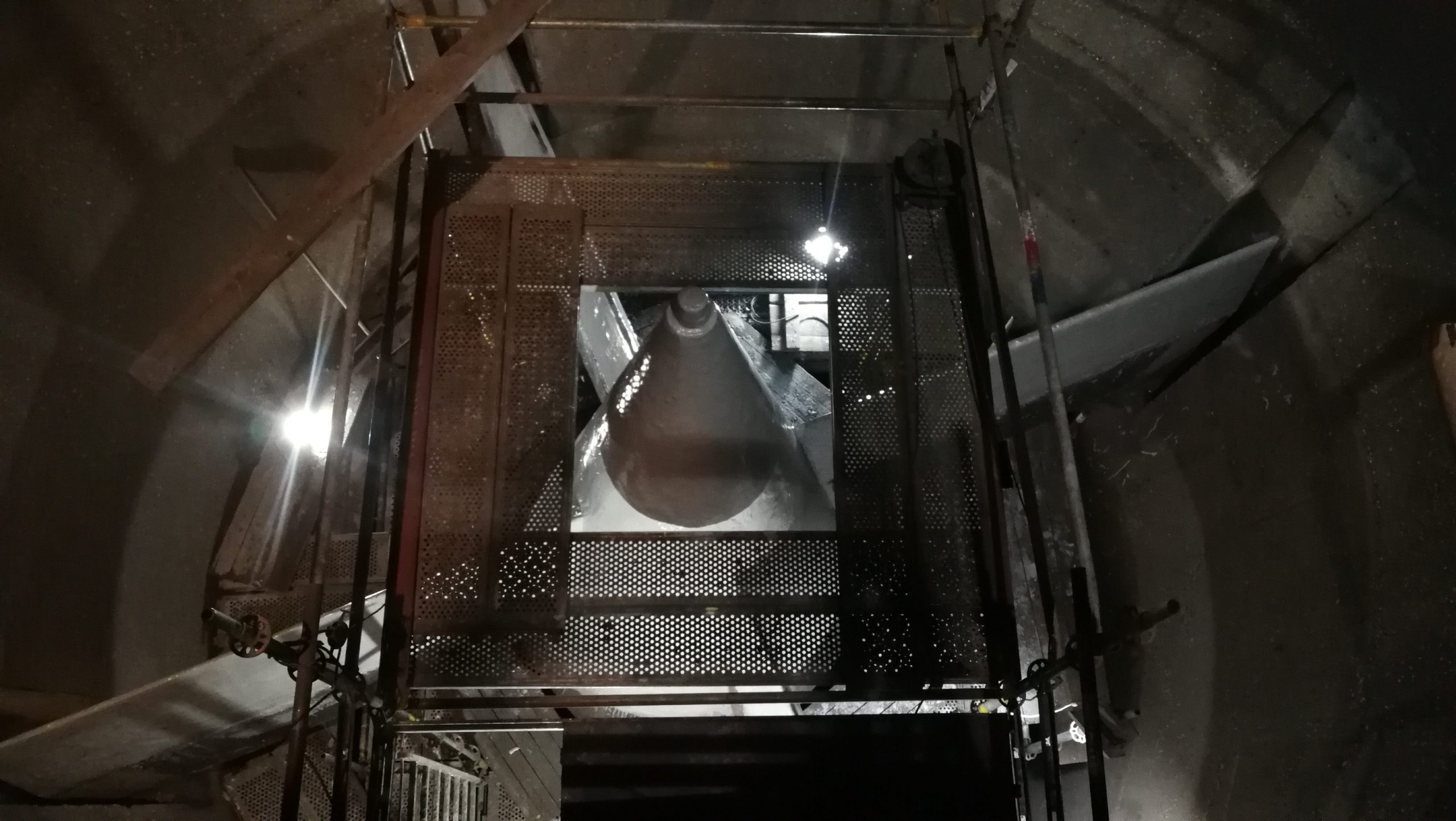 Anti-abrasive / anti-corrosion protection of the expansion cone in the ...