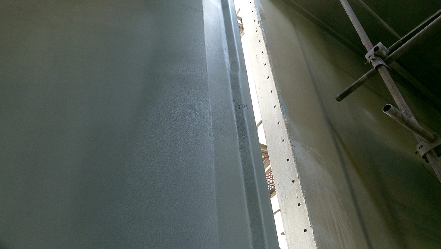 Performing a high voltage test of the flue connection coating ...