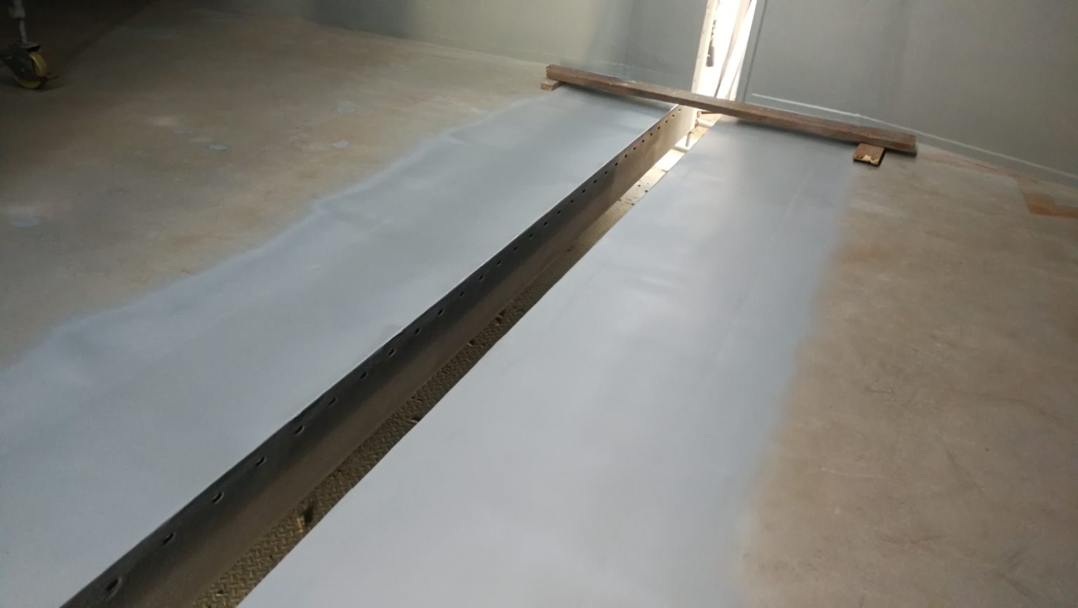 Performing a high voltage test of the flue connection coating ...