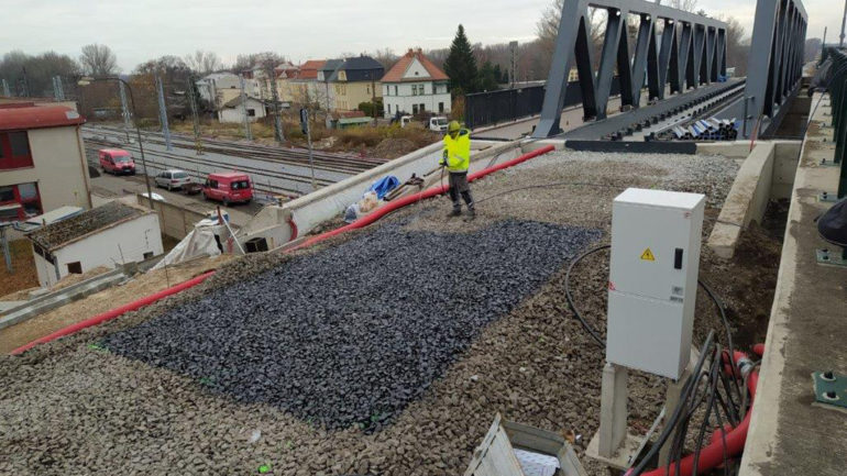 Resin reinforcement of gravel subgrades of rail routes - Corrotech ...
