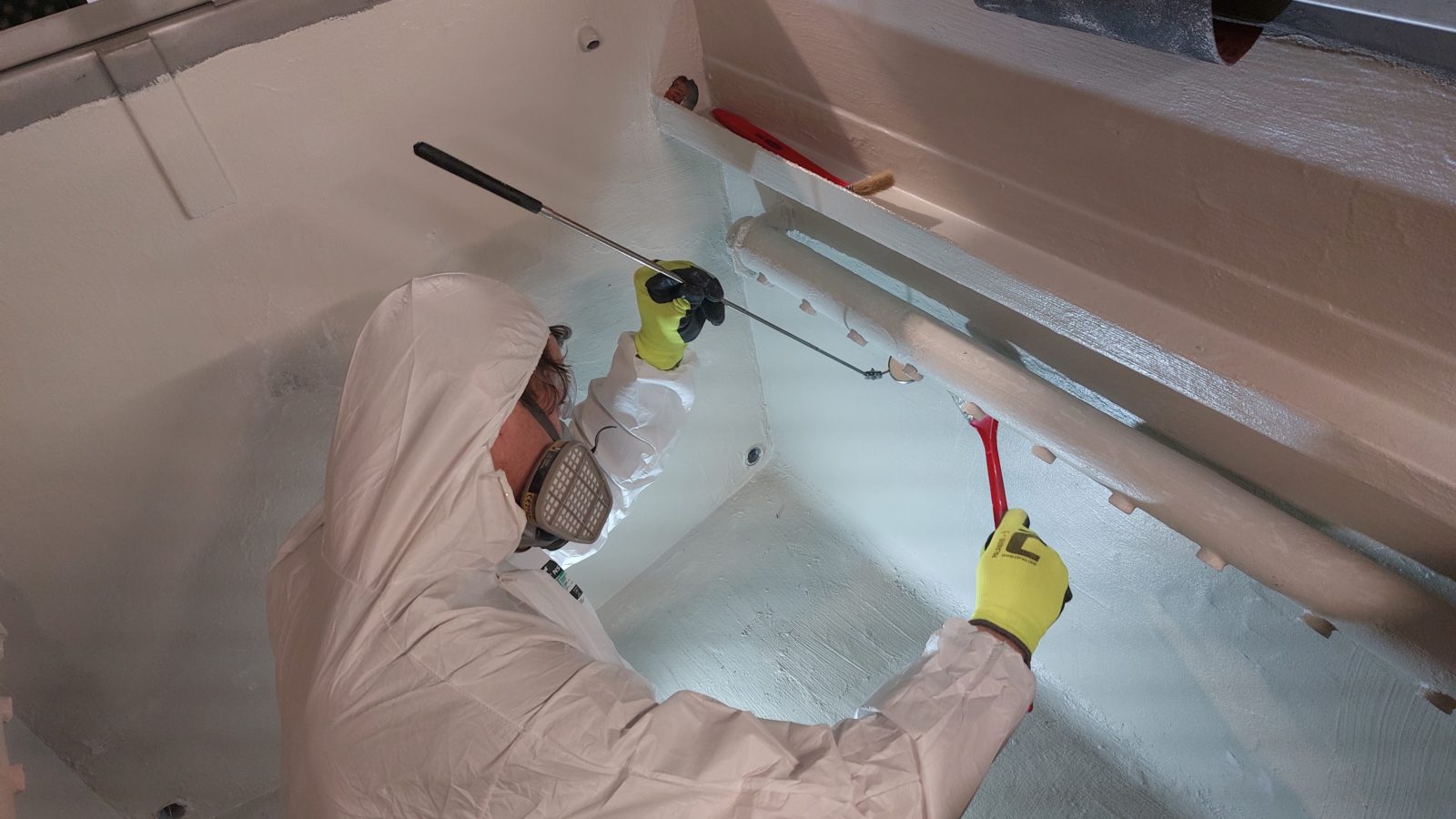 Corrosion protection of the internal parts of the decontamination tank ...