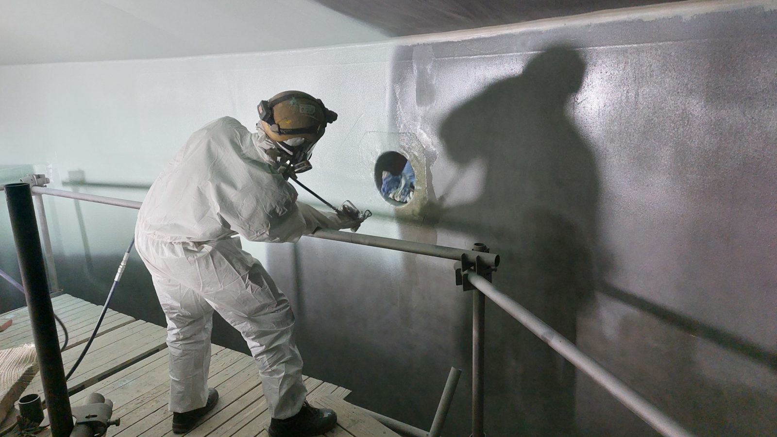 Renovation of corrosion protection of the internal parts of the ...