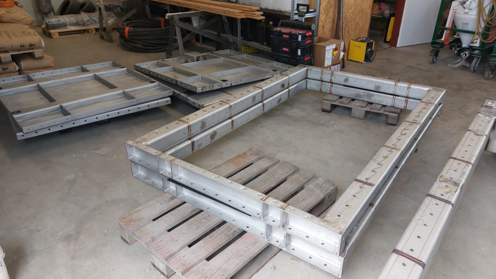 Corrosion protection of internal surfaces of heat exchanger components ...