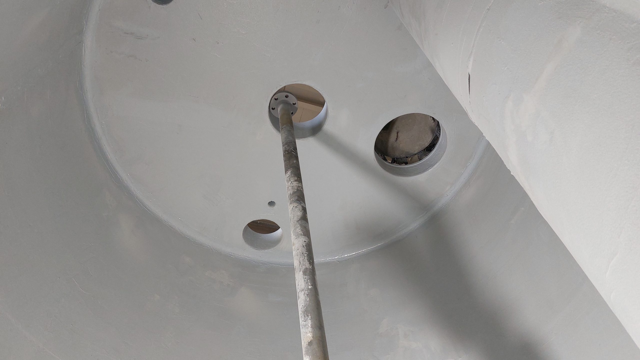 Anti-abrasion protection of the internal parts of the lime slurry tank ...