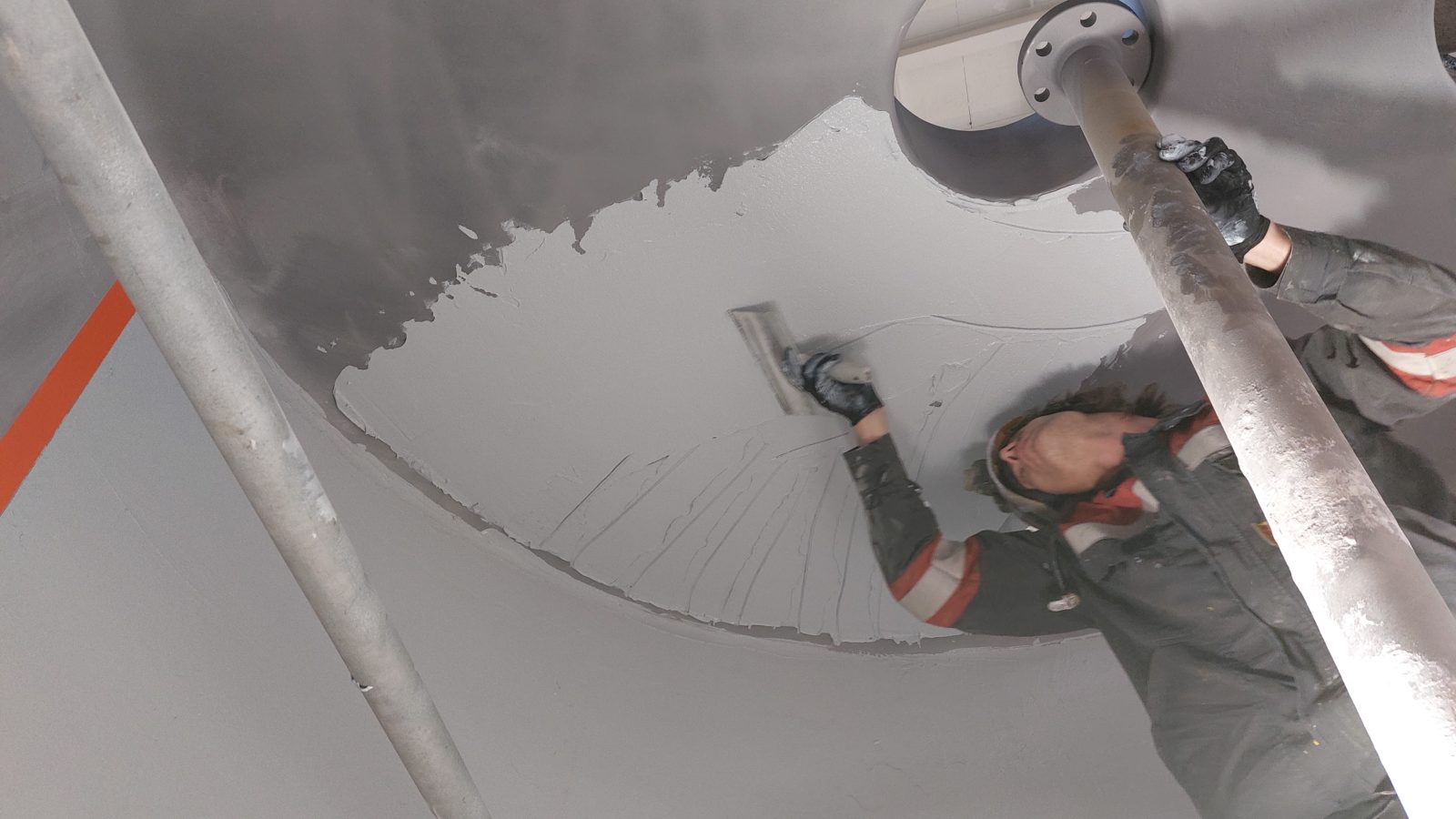 Anti-abrasion protection of the internal parts of the lime slurry tank ...