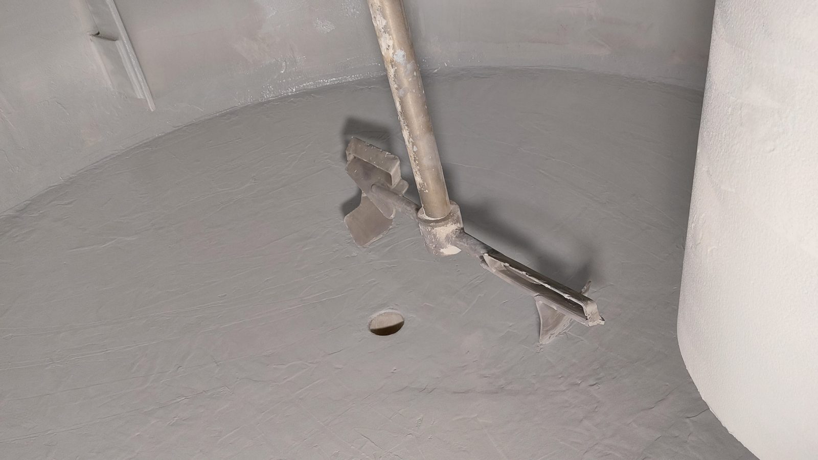 Anti-abrasion protection of the internal parts of the lime slurry tank ...