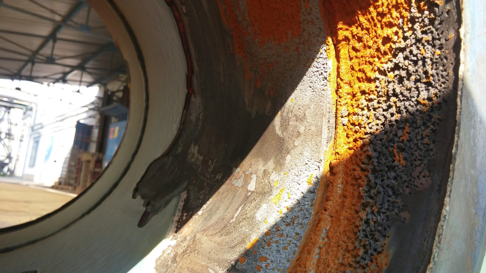 Protection of the pipe section and orifice against the effects of ...